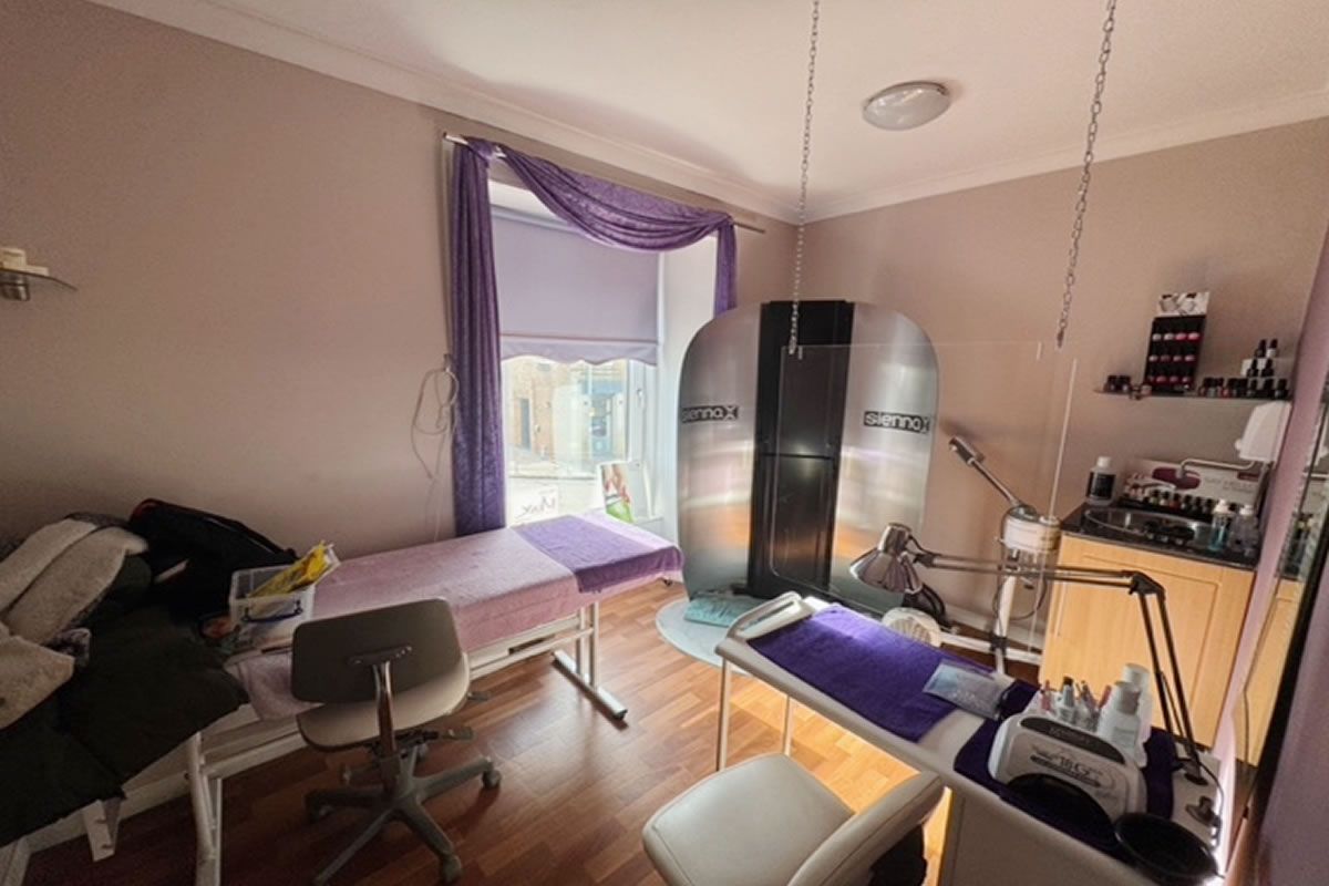 54 Cadzow Street, 1st Floor Susan Trainers Beauty Salon, Hamilton, ML3 6DS