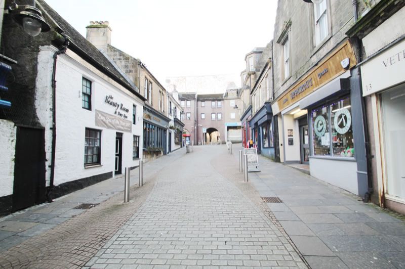 Main Street, Kilsyth - Large DOUBLE fronted commercial unit within busy ...